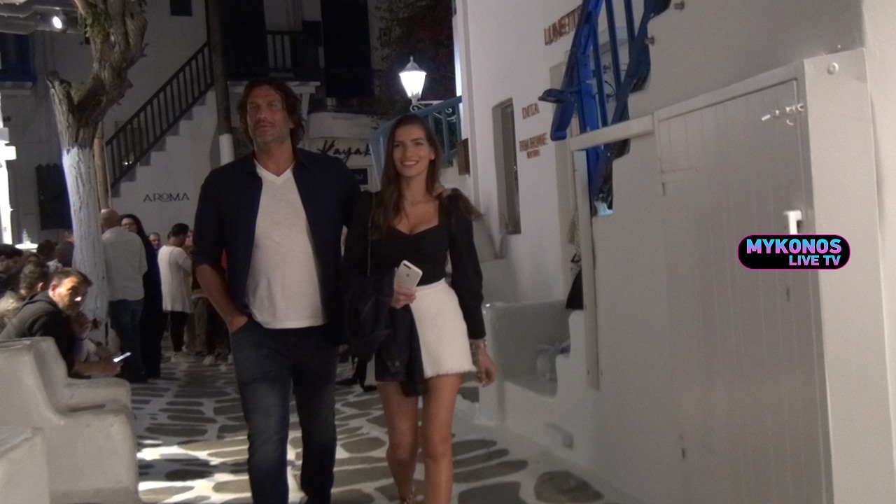 Κ.ΚΟΚΚΙΝΑΚΗΣ: ΣΤΗΝ ΜΥΚΟΝΟ ΑΛΑ ΜΠΡΑΤΣΕΤΑ ΜΕ ΤΗΝ ΚΟΥΚΛΑ ΣΥΝΤΡΟΦΟ ΤΟΥ ...