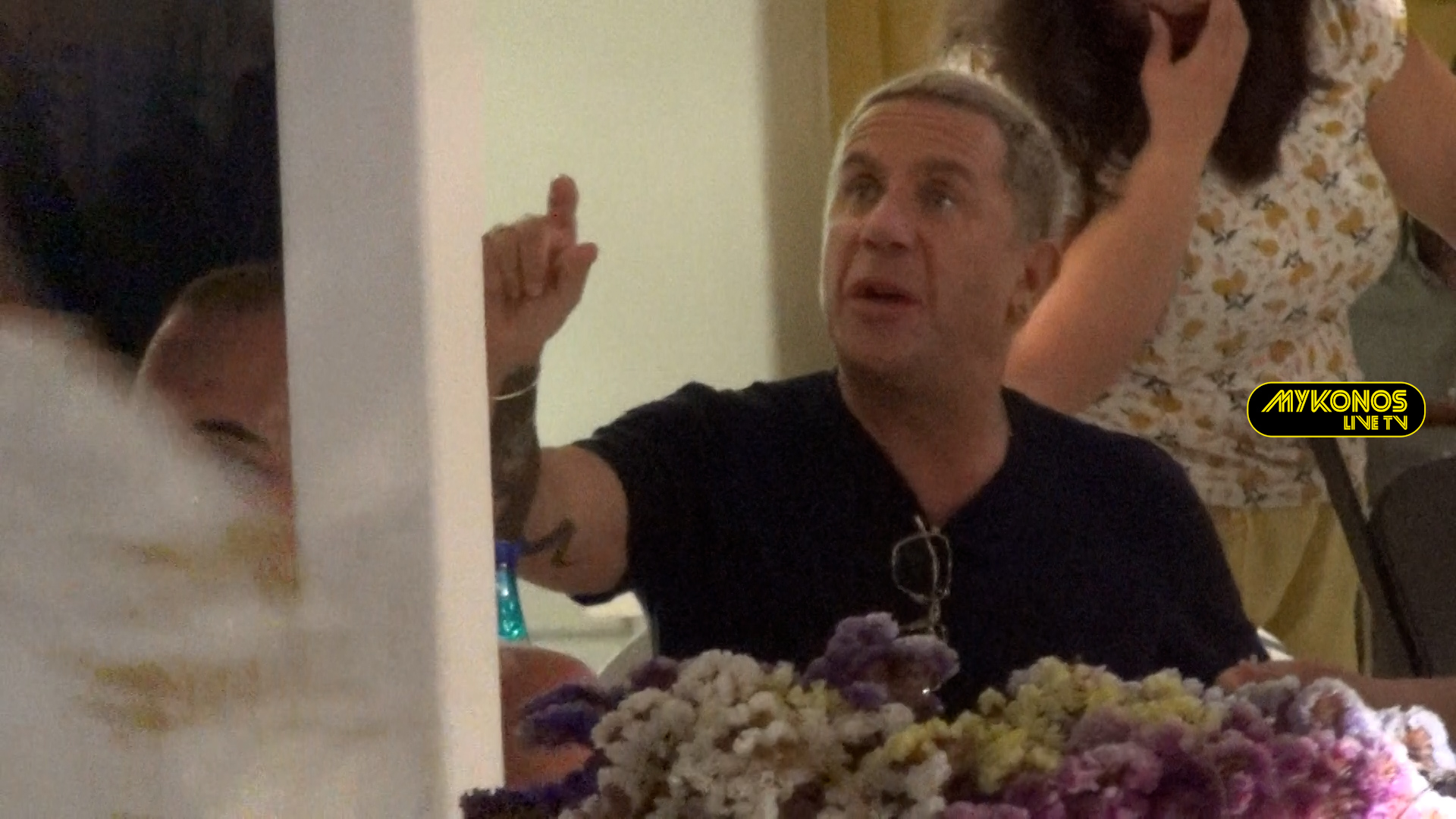 Η ΠΡΩΤΗ ΕΜΦΑΝΙΣΗ ΤΟΥ ΜΑΖΩΝΑΚΗ ΣΤΗΝ ΜΥΚΟΝΟ ΜΕΤΑ ΤΗΝ ΚΟΝΤΡΑ ΠΟΥ ΞΕΣΠΑΣΕ ...