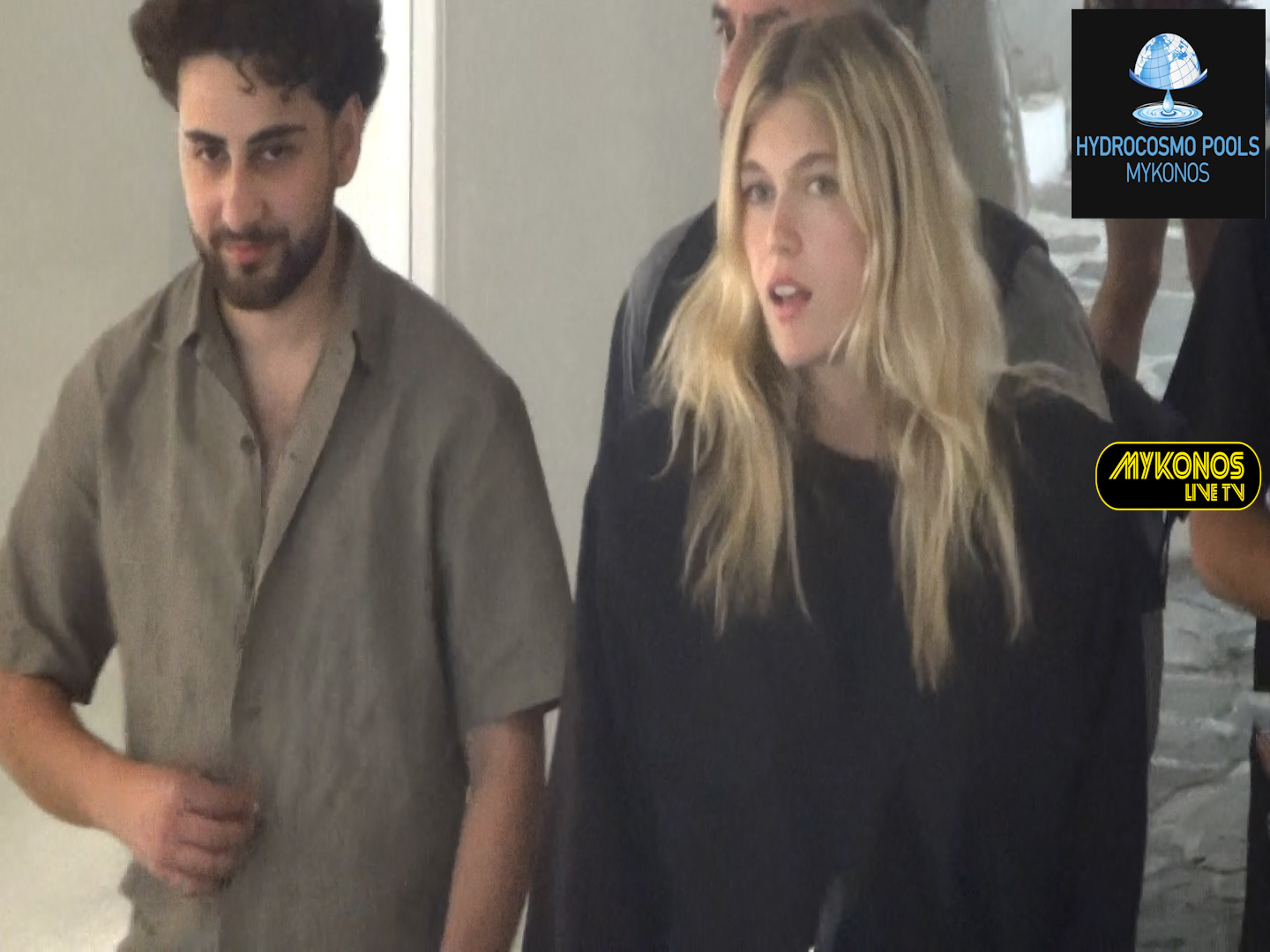 ΧΑΡΟΥΜΕΝΗ ΣΤΗΝ ΜΥΚΟΝΟ Η ΠΑΝΕΜΟΡΦΗ ΚΛΕΛΙΑ ΑΝΔΡΙΟΛΑΤΟΥ | Mykonos Live TV